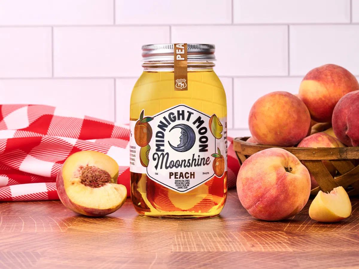 Best Peach Moonshine Cocktail Recipes - Midnight Moon | All-American ...